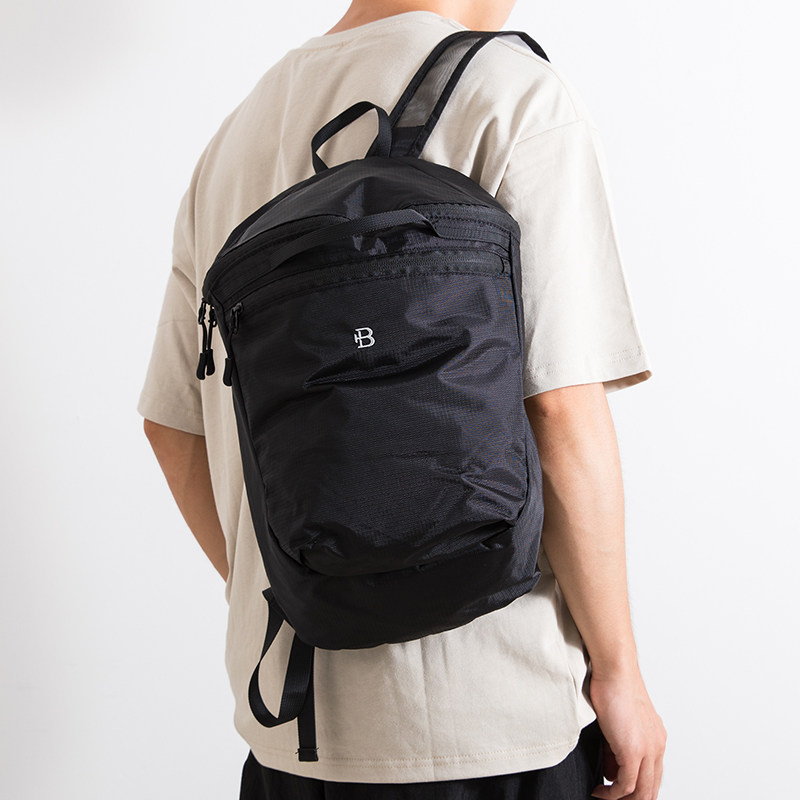 男女轻量化双肩包运动休闲百搭小背包户外防水登山包简约学生书包