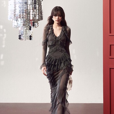 越南小众品牌MUSTHAVE 2026年春季新款灰色轻盈感荷叶边连衣裙