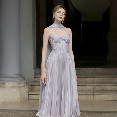 越南品牌JOSEPHINE 2026年夏季新款高级灰色纽结式卷边连衣裙