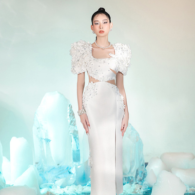 越南小众LAM KHUE 2026年夏季新款仙气花朵白小方领挖腰连衣裙