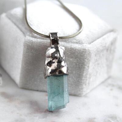 天然海蓝宝石镶嵌纯银吊坠项链