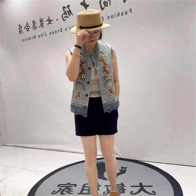 女权贵族2026初秋新款胖mm潮流大码女装6080水洗牛仔刺绣马夹外套