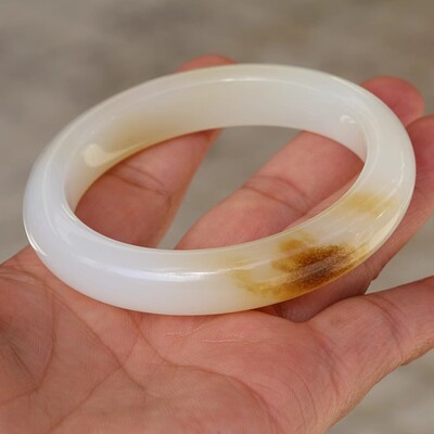 【小胡子玉器】和田玉 且末 糖白羊脂玉 55.7mm手镯