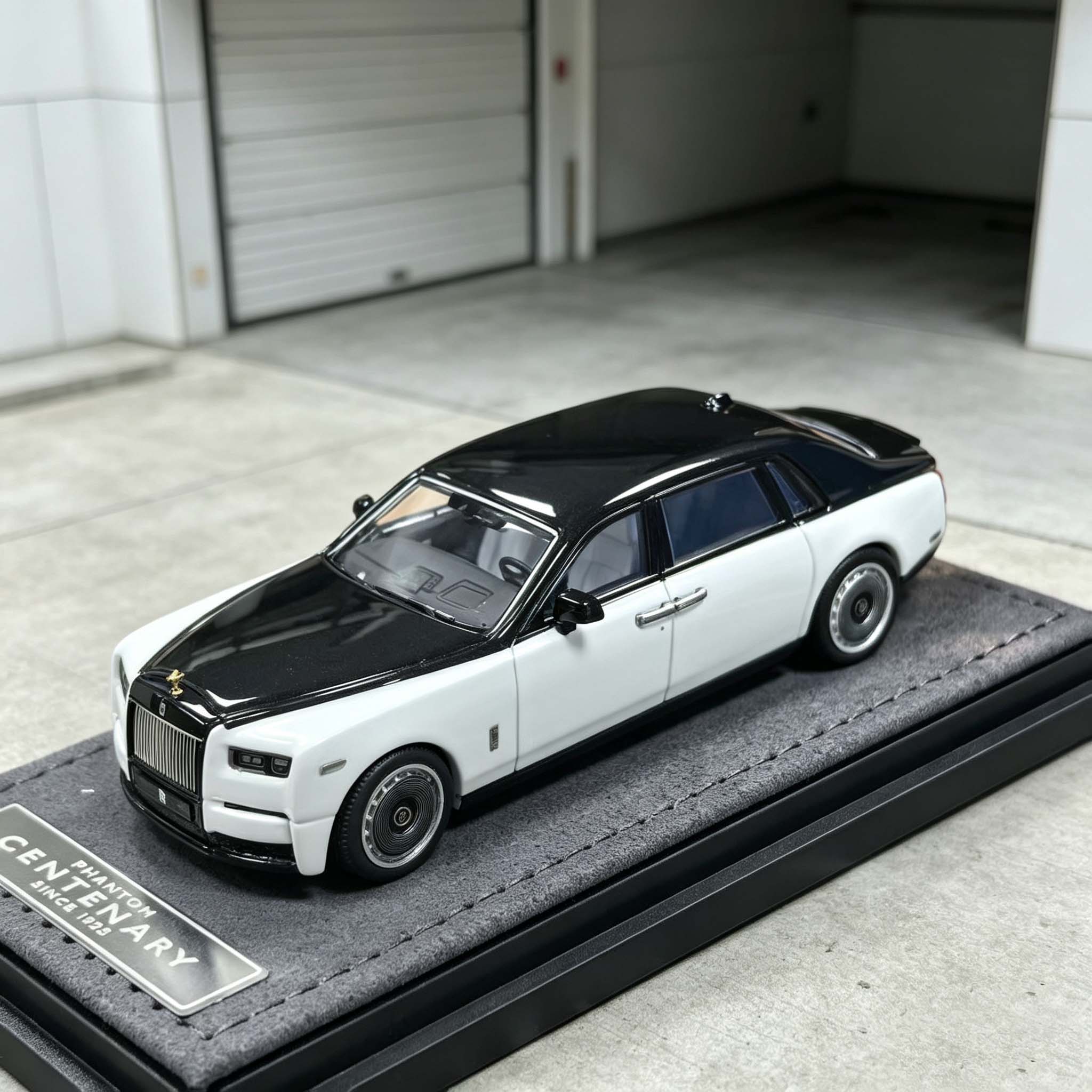 马来限定 BANANA 1:64 幻影 Phantom EWB黑白百年版 合金车模型
