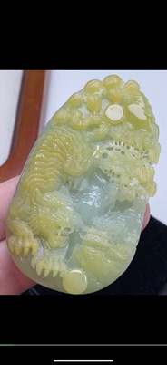 66.5-38.9-12.1mm,黄翡生肖老虎牌吊坠，天然翡翠A货 vvx6716-18
