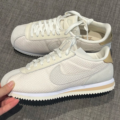 NIKE耐克女子轻便缓震跑步运动鞋