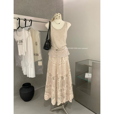 Y.JIA 伊嘉显瘦百搭背心+法式复古名媛钩花镂空度假风半身裙套装