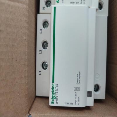 施耐德A9L16633浪涌保护器IPRF1 12 备件/咨询