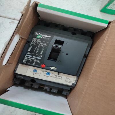 施耐德NSX250N塑壳断路器3P200A有9台 备件/咨询