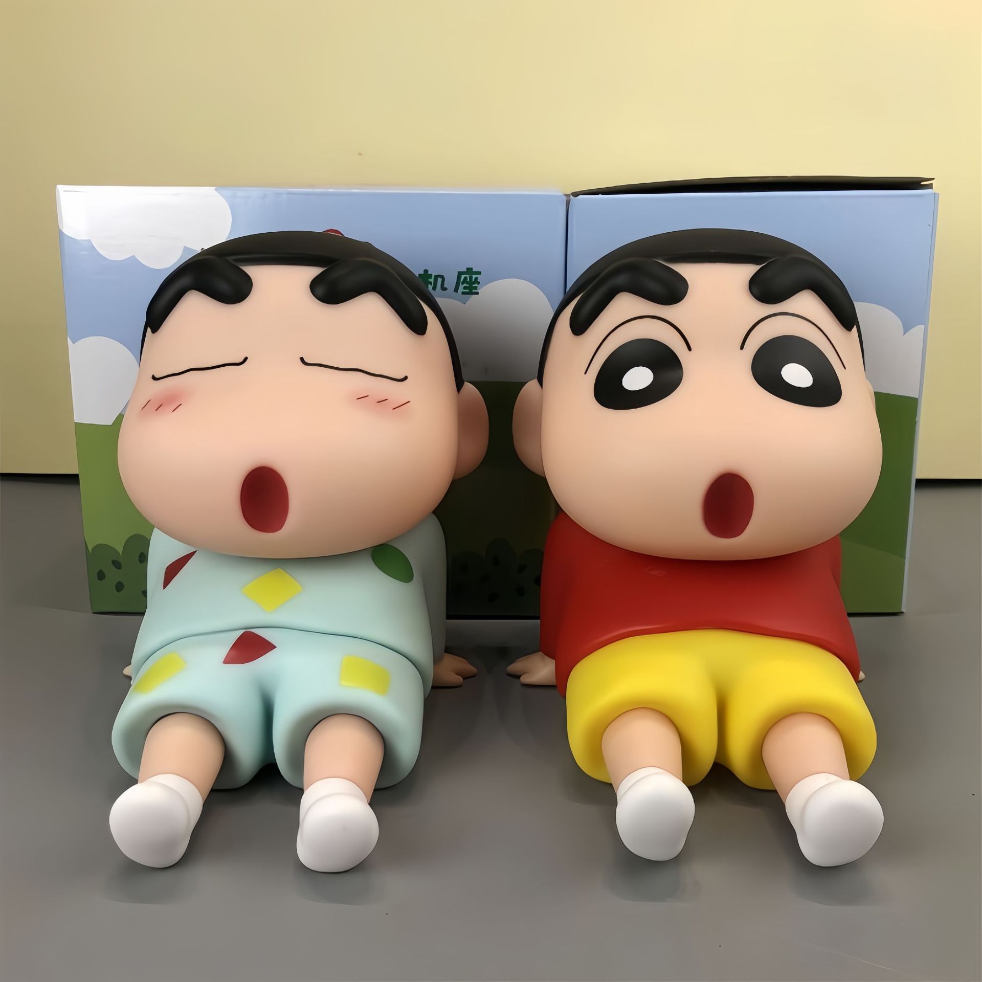 蜡笔小新手机支架桌面摆件手把模型潮玩手办可爱公仔懒人手机支架