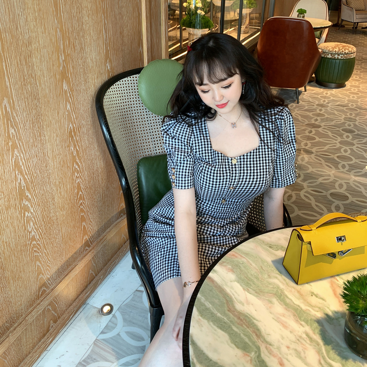 GLEC大码女装2023年新款女神范高级轻奢格纹气质大码连衣裙