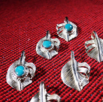 手工心形复古羽毛吊坠