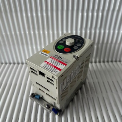 1x Toshiba VF-S11S-2002PL-WP Wechselrichter