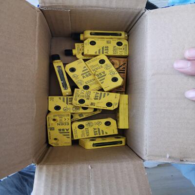 ABB安全传感器 2TLA020046r0800   如议价