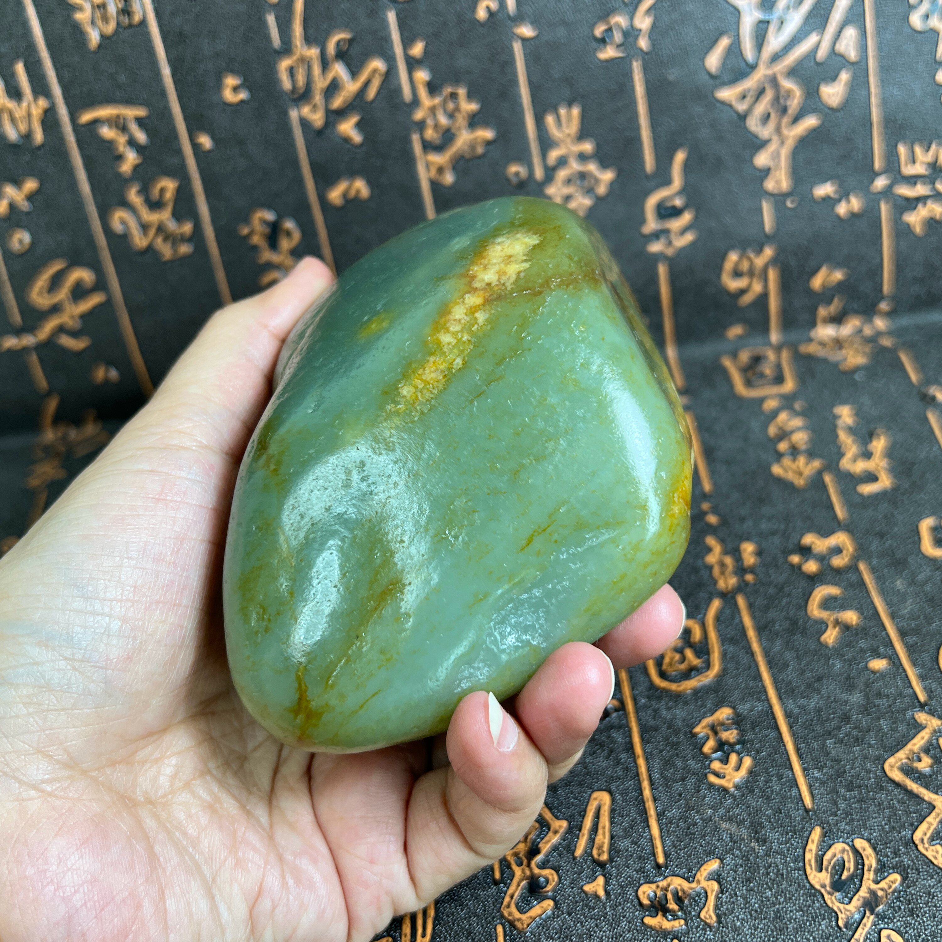 768g新疆和田青玉籽料原石天然大块无修翠青特色料真皮摆件羊脂