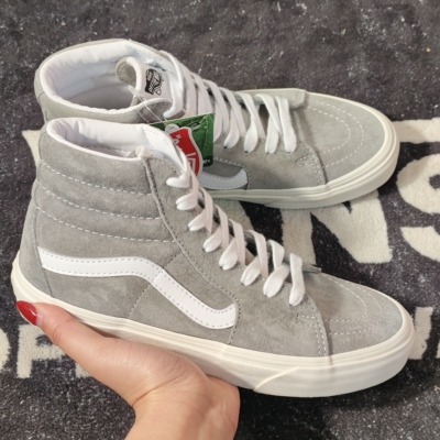 Vans Sk8-Hi浅灰色全麂皮高帮休闲板鞋 VN0A4BV618P