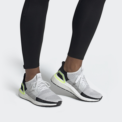 阿迪达斯UltraBOOST男女跑步鞋