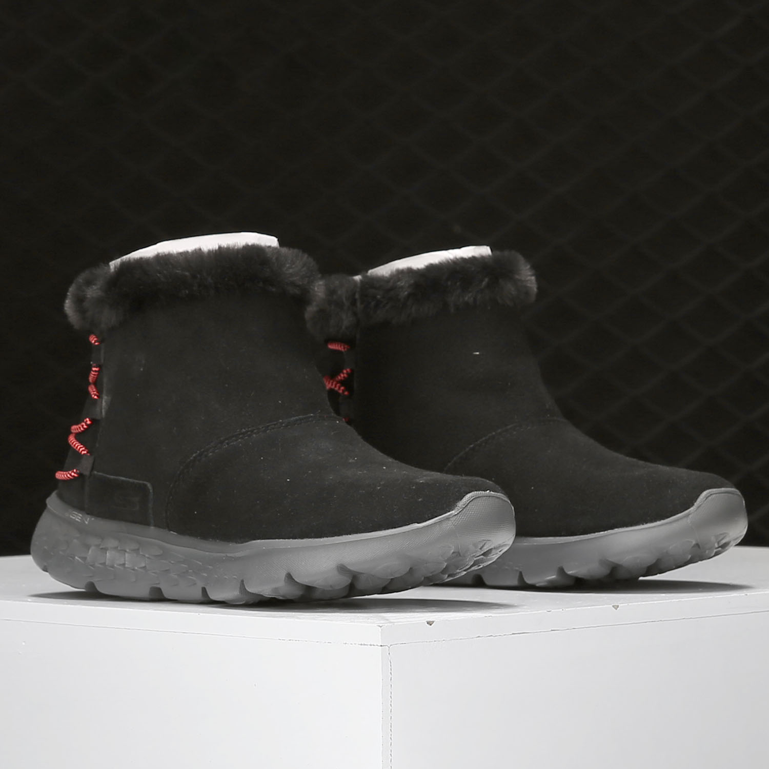 Skechers/斯凯奇正品 当季 女子新款时尚运动舒适雪地靴跑步鞋