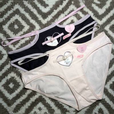专柜正品两色棉爱心镂空三角内裤
