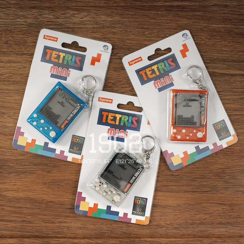 现货 Supreme 24SS Tetris Mini 俄罗斯方块迷你游戏机钥匙扣挂件 - 小编推荐 - WePost 全民代运 - 马来西亚 ...