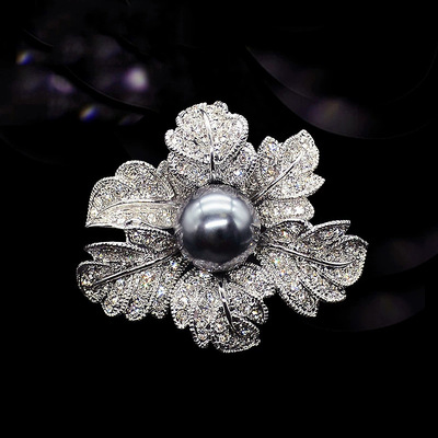 满钻蔷薇花胸针高档女气质百搭珍珠胸花轻奢设计感别针西装配饰品