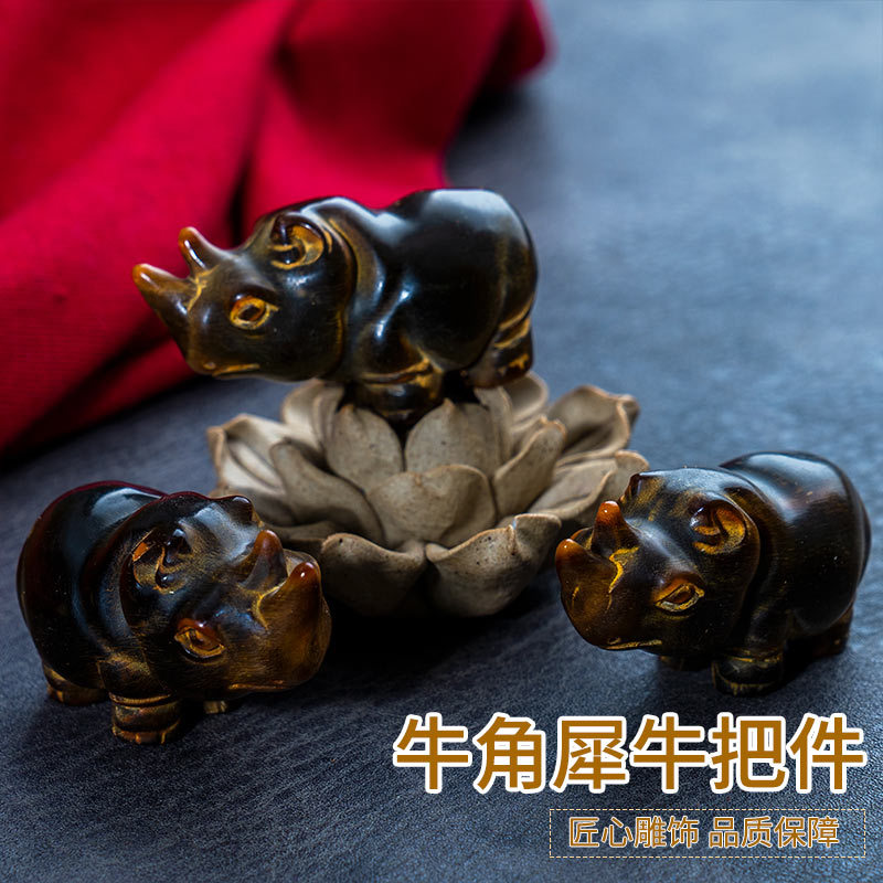 雕刻牛角犀手把件色质优美顺纹仿牛角犀黑料犀牛角摆件现货批发