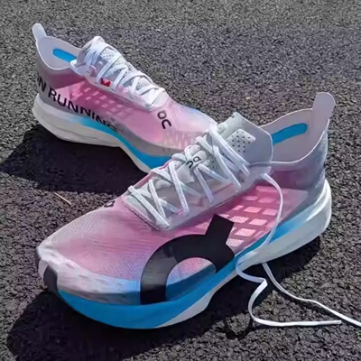代购ON CLOUDBOOM STRIKE昂跑蓝粉渐变色高性能马拉松碳板跑鞋