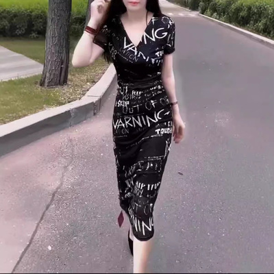 今年流行特惠24570大爱美依缘2025夏季新款时尚V领连衣裙字母修身