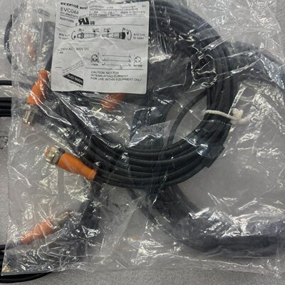 议价全新IFM易福门连接线 EVC044 公母头 M12 三芯