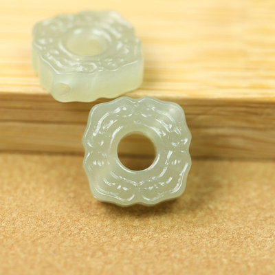 天然和田玉对角四方形如意花吊坠