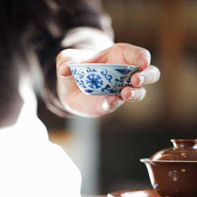 青花缠枝宝相普洱杯陶瓷手绘茶杯