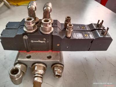 LOMVUM诺冠电磁阀两个+底座 一套二手拆机 实物拍摄新旧议价商品