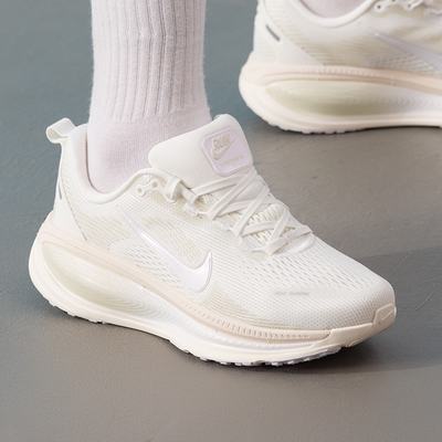 耐克（NIKE）女鞋跑步鞋 春季新款VOMERO 18迈柔系列运动鞋厚底缓