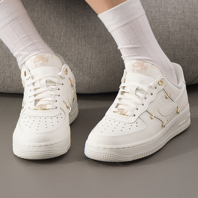 nike耐克正品女子空军一号板鞋奶白配色金属扣休闲鞋潮FV3654-111
