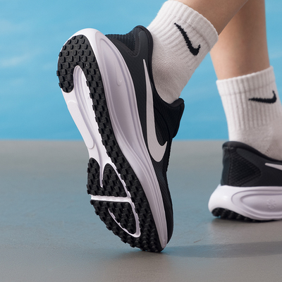 耐克（NIKE）女鞋 春季新款REVOLUTION 8 EASYON运动鞋时尚缓震休