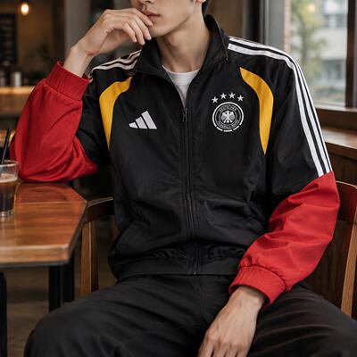 阿迪达斯adidas运动服男装梭织夹克外套26新款足球主题上衣KB4476
