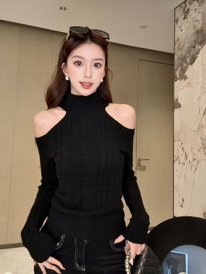 正反两穿露肩小高领修身打底T恤