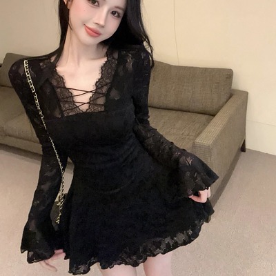 性感纯欲蕾丝V领连衣裙收腰显瘦