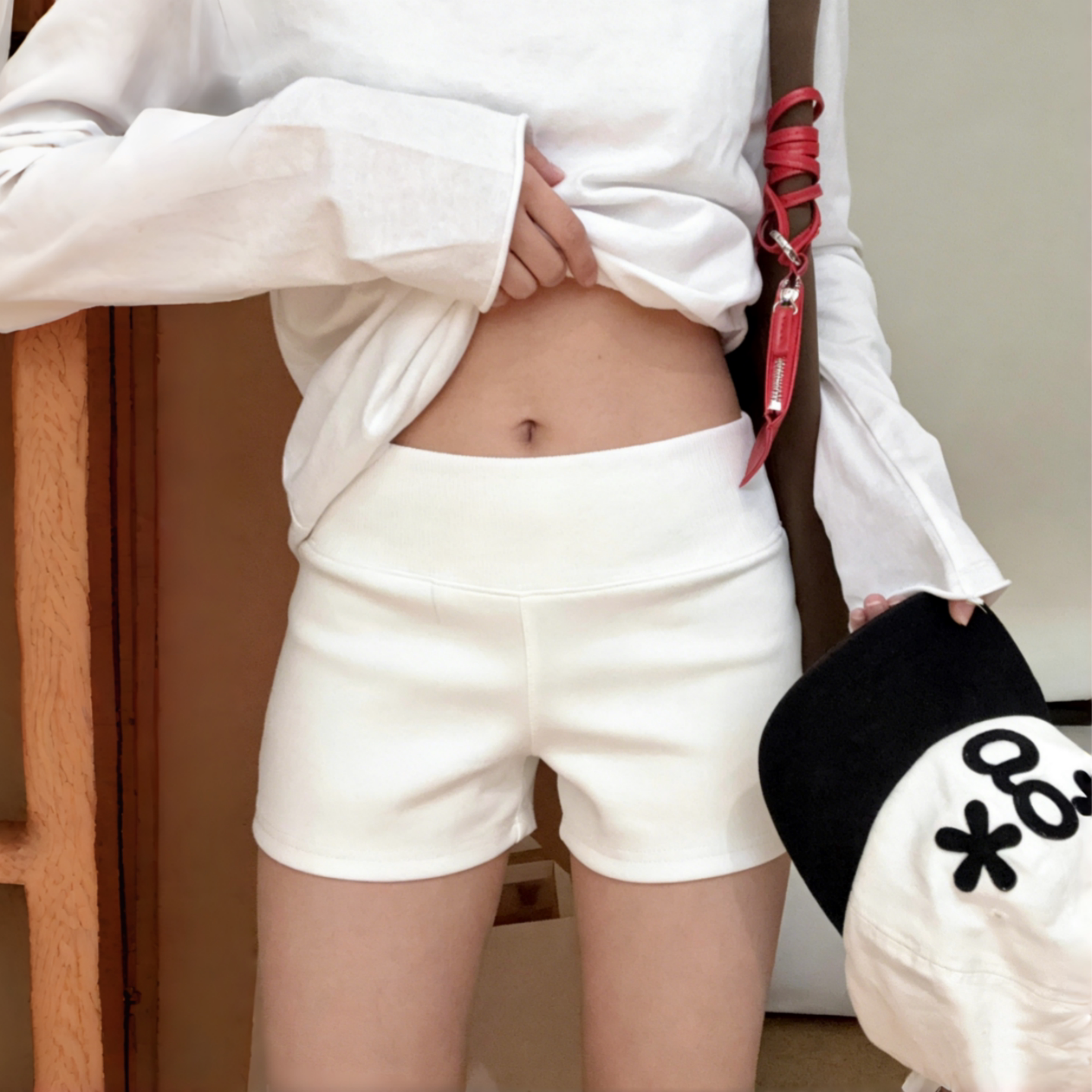 白色高腰运动短裤女夏季外穿辣妹三分裤阔腿显瘦休闲百搭包臀热裤