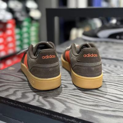 Adidas经典复古休闲板鞋