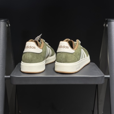 Adidas/阿迪达斯男款翻毛皮春夏百搭耐磨低帮户外休闲板鞋KK1407