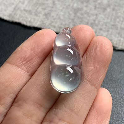 天然A货缅甸翡翠 福豆 尺寸 : 27.4-13.2-6.2