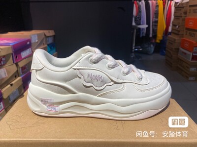 乔丹板鞋，37.5码，鞋底软，舒服，春秋款