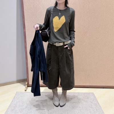 欧货2026秋新款百搭显瘦圆领长袖T恤女减龄小版型打底衫上衣12010
