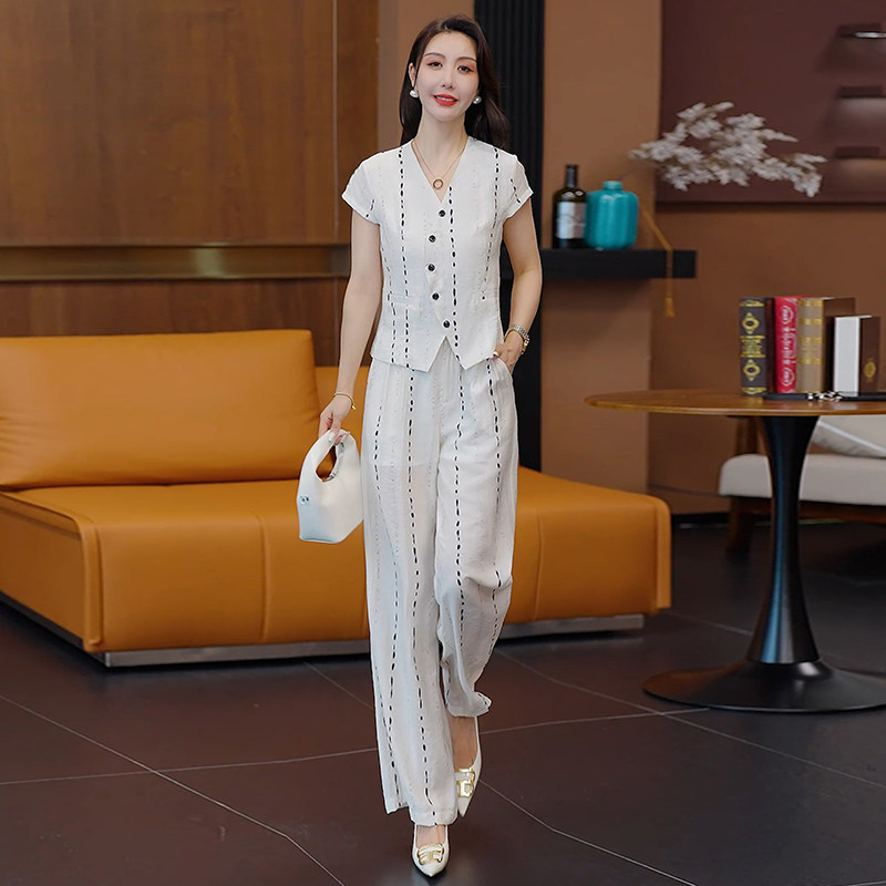 时尚套装女2025夏季新款洋气显瘦设计感条纹短袖上衣阔腿裤两件套