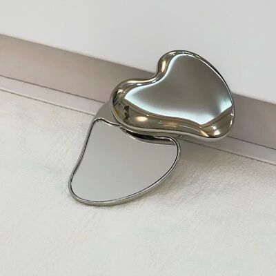Elegant Heart-Shaped Mini Pocket Mirror Portable Metal Makeu