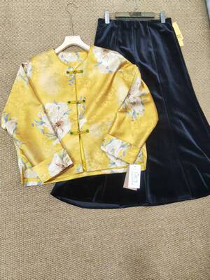 6928款缎面国风短款外套