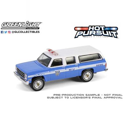 绿光 1:64 1990 雪佛兰 萨博班 K2500 斯科茨代尔 (NYPD) 43040D