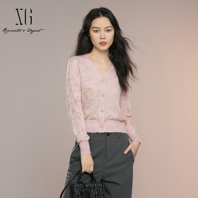 XG雪歌2025秋款文艺提花显瘦V领通勤长袖针织开衫女XK311040B308