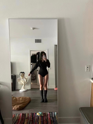 垫肩连体服显瘦摩登设计感V领CORA&WYNN洛杉矶